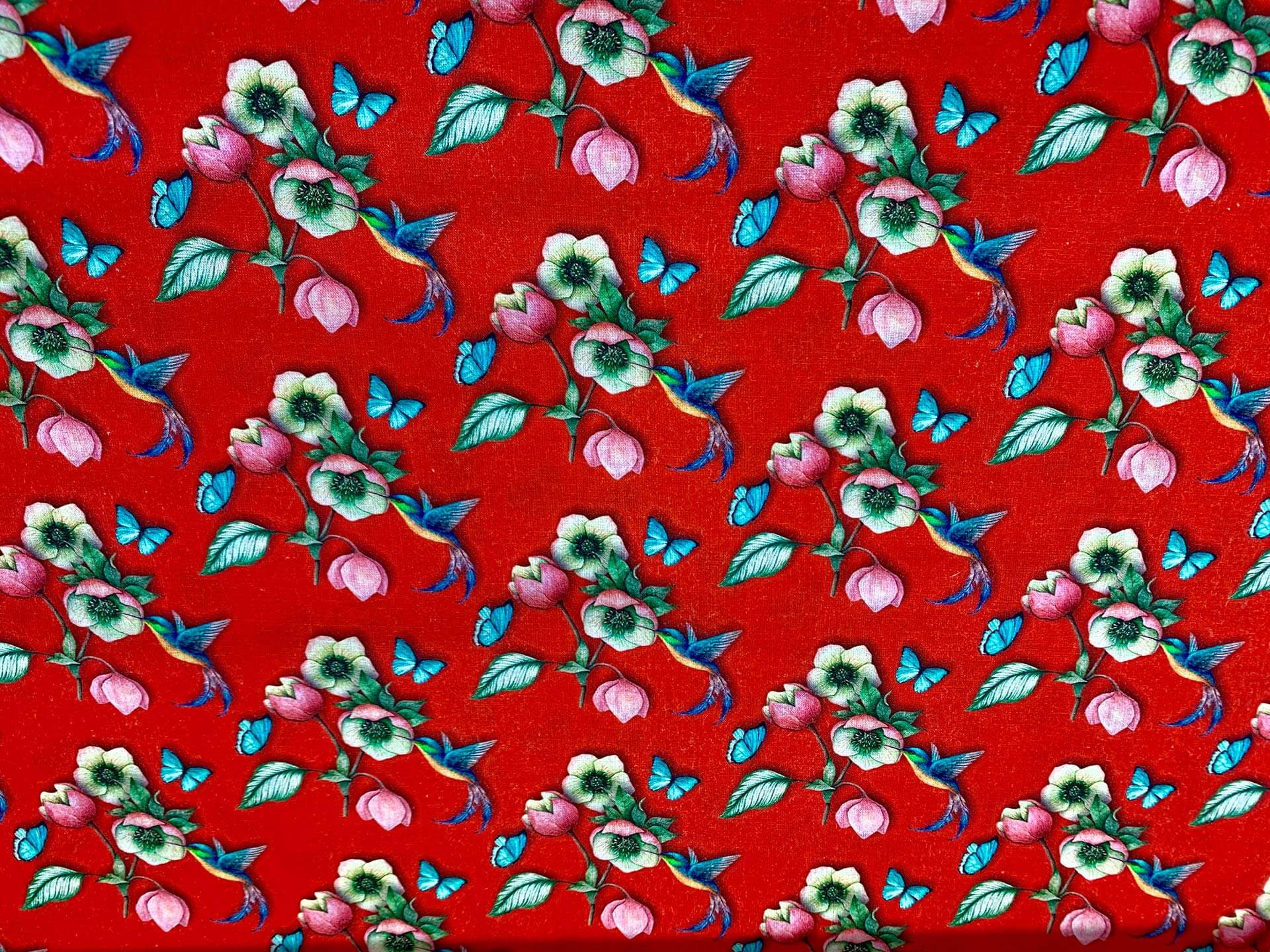 motif-tissu-coton-oiseau-fleur-rouge - La foire aux tissus